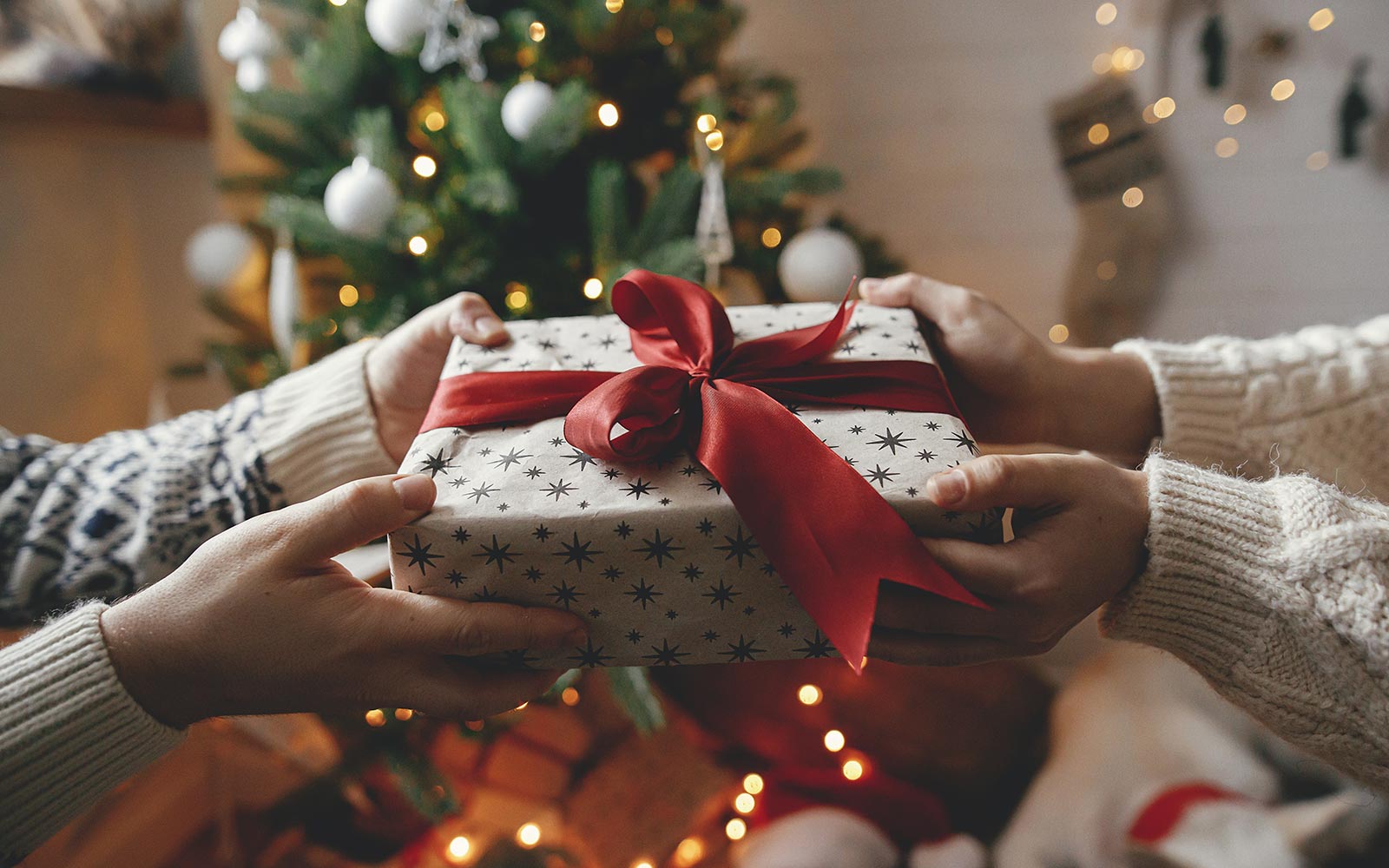 Konsten att köpa julklappar utan att spendera tusentals kronor - Shoppa ...